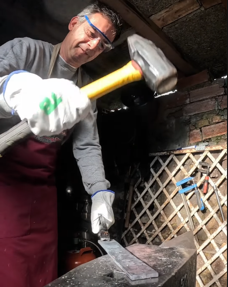 Curso de forja con Claudia y Miguel - Forjando desde cero un cuchillo ...